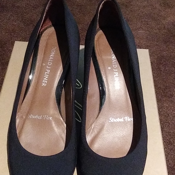 Donald J. Pliner | Shoes | Black 2 Inch Kitten Heels | Poshmark
